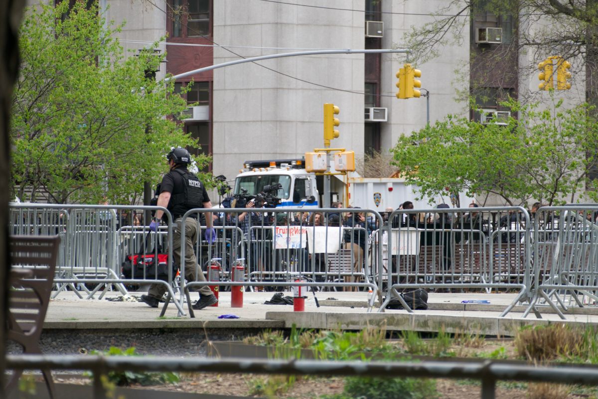 Podpalił się przed sądem podczas procesu Trumpa. 37-latek nie żyje ...