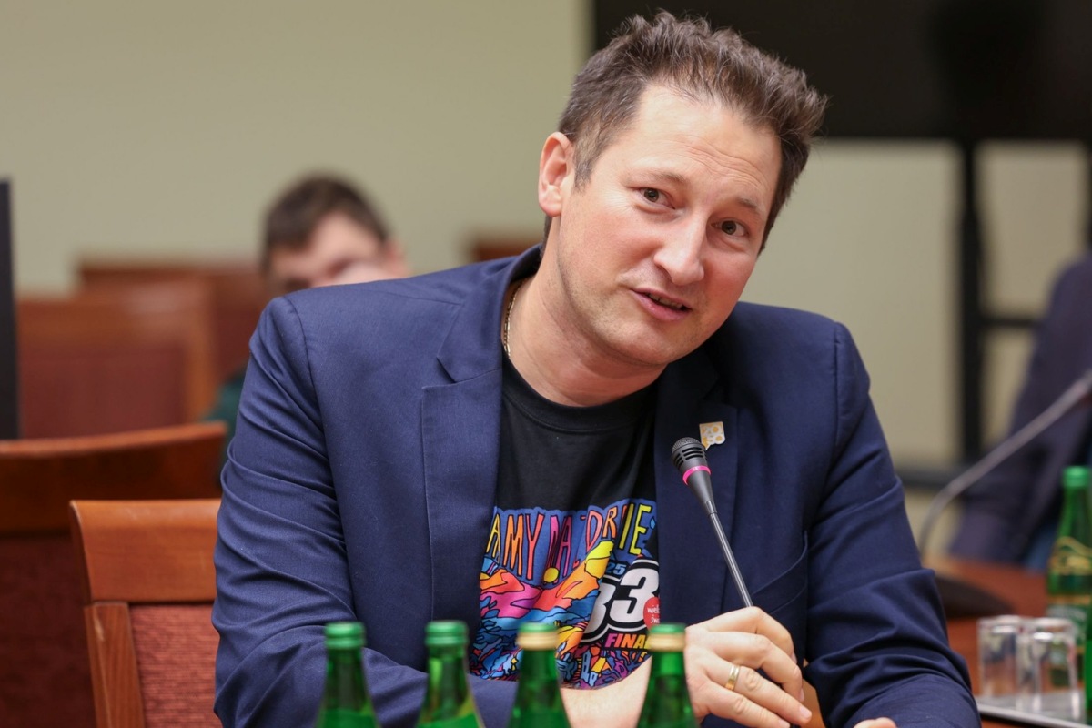 Politolog po sosnowieckim ogólniaku. Kolejny jak minister-nie-magister ...