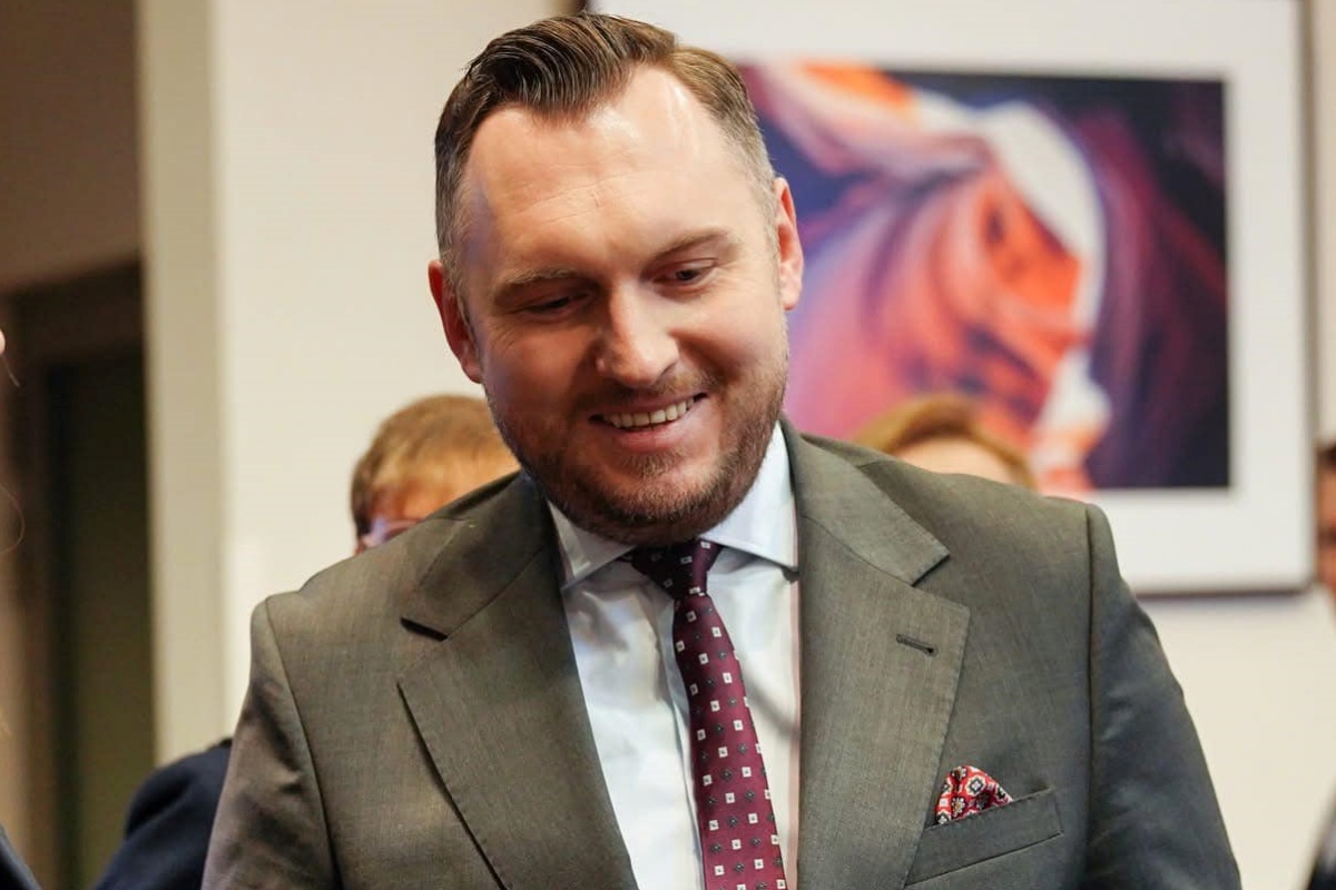 Wojnarowski z PSL wprowadza PRL-owskie tradycje. W gabinecie ...