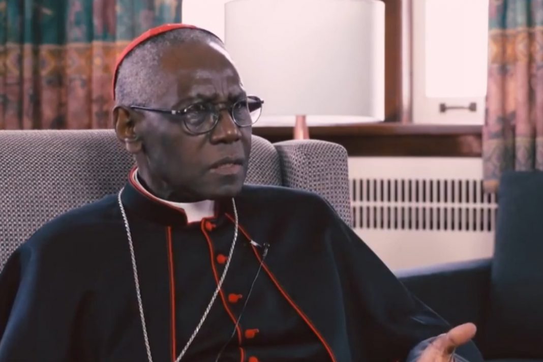 Kard. Robert Sarah zostanie papieżem? Murzyn bardziej europejski, niż ...