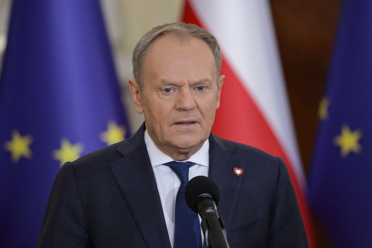 Tusk na wojnie z rodziną. Koniec z płcią w aktach małżeństwa. "Prawo ...